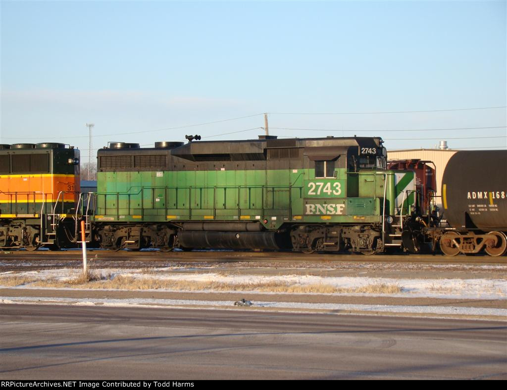 BNSF 2743
